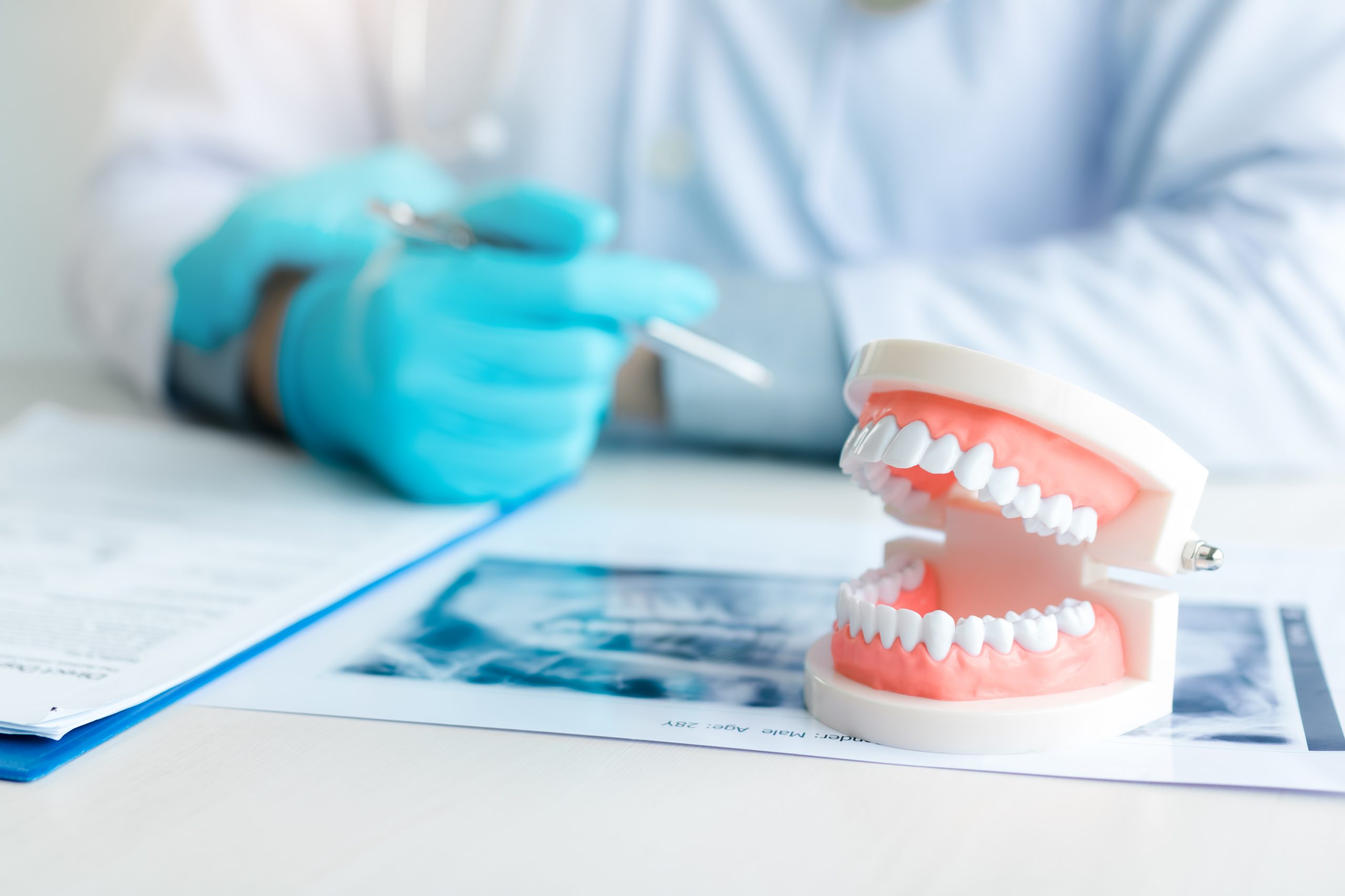 Denturist vs. Dentist: Differences and When To Visit a Denturist in ...